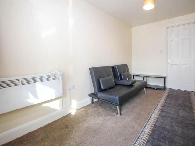 2 bedroom ground floor flat to rent