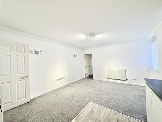 2 bedroom ground floor flat to rent