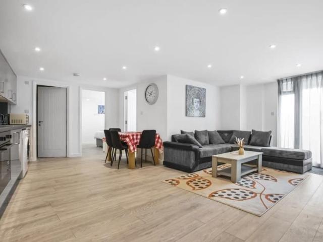2 bedroom ground floor flat to rent