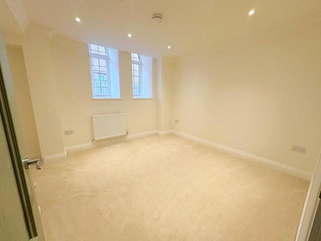 2 bedroom ground floor flat to rent