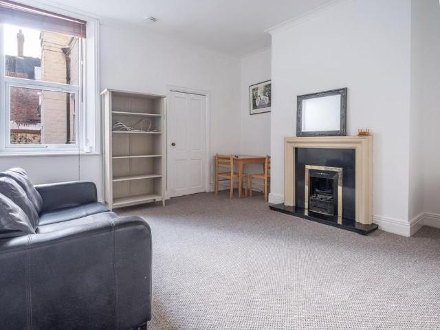 2 bedroom ground floor flat to rent