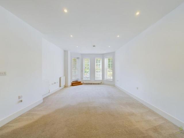2 bedroom ground floor flat to rent