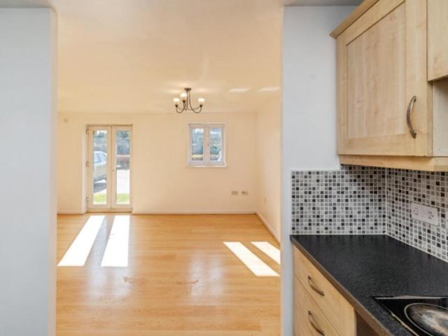 2 bedroom ground floor flat to rent