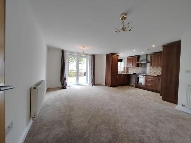 2 bedroom ground floor flat to rent