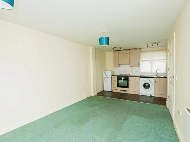 2 bedroom ground floor flat to rent