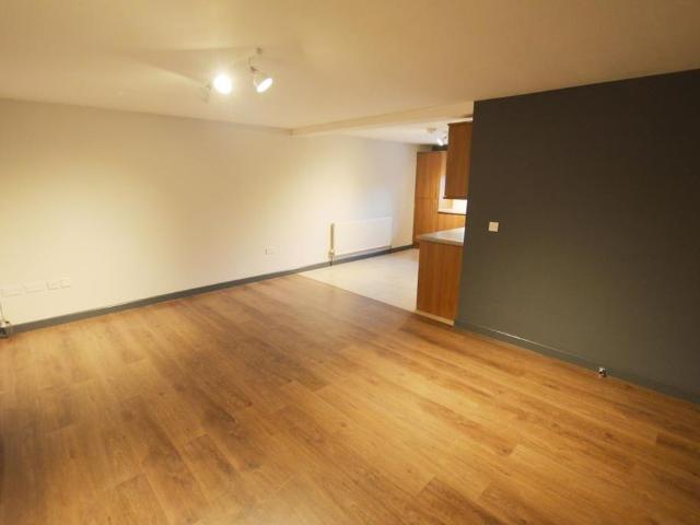 2 bedroom ground floor flat to rent
