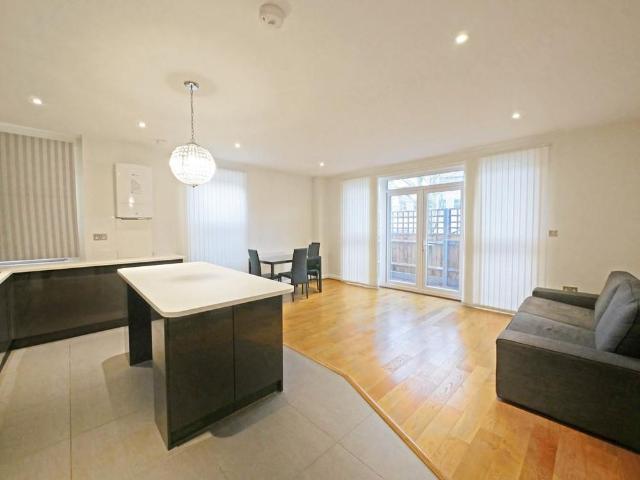 2 bedroom ground floor flat to rent
