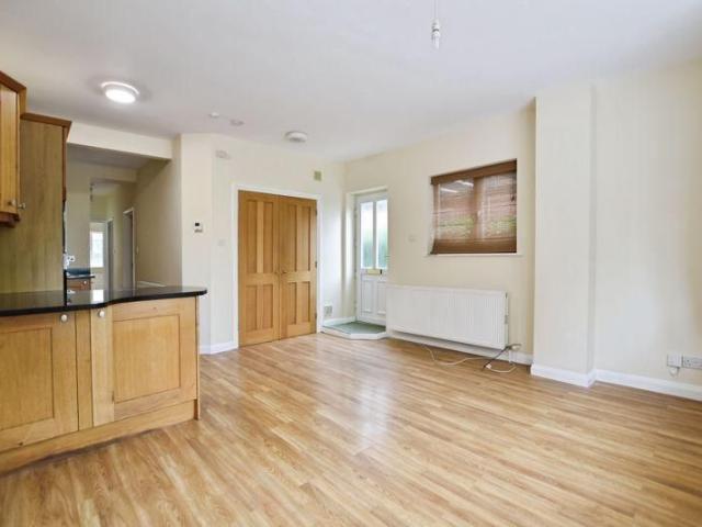 2 bedroom ground floor flat to rent