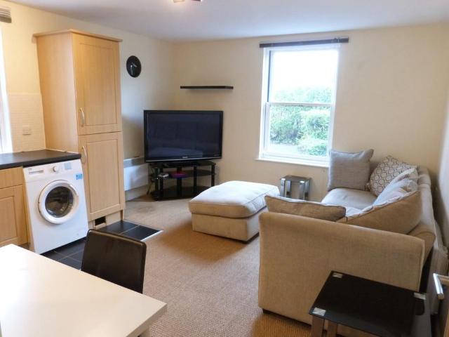 2 bedroom ground floor flat to rent