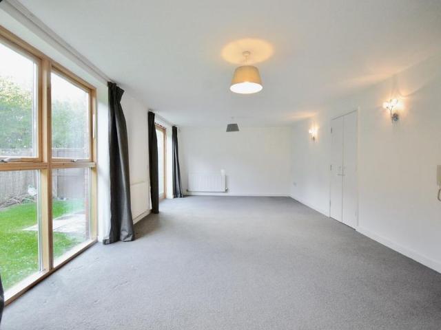 2 bedroom ground floor flat to rent