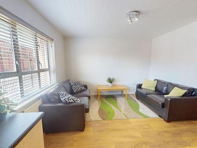 2 bedroom ground floor flat to rent