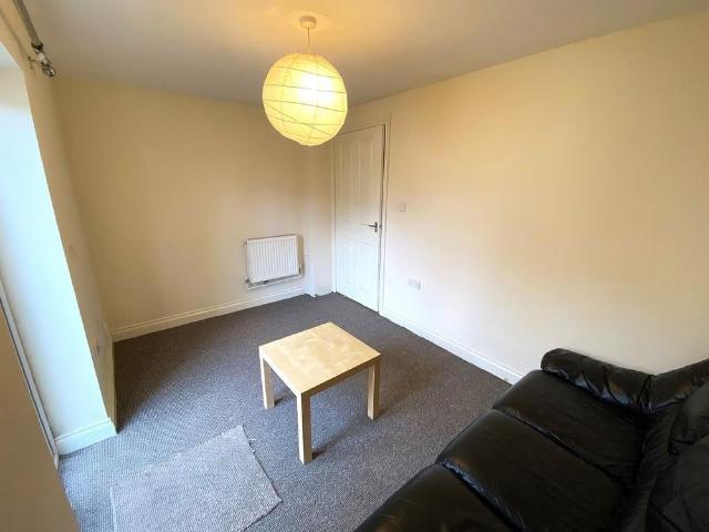 2 bedroom ground floor flat to rent