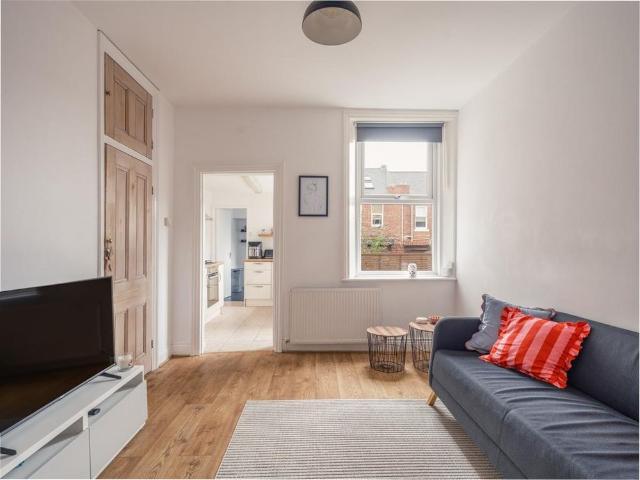 2 bedroom ground floor flat to rent