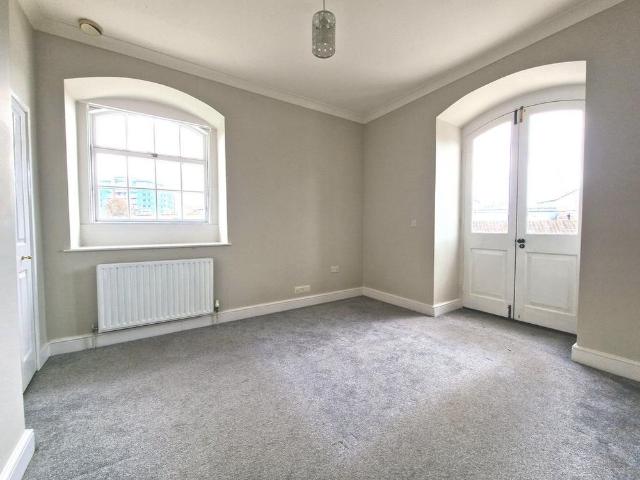 2 bedroom ground floor flat to rent