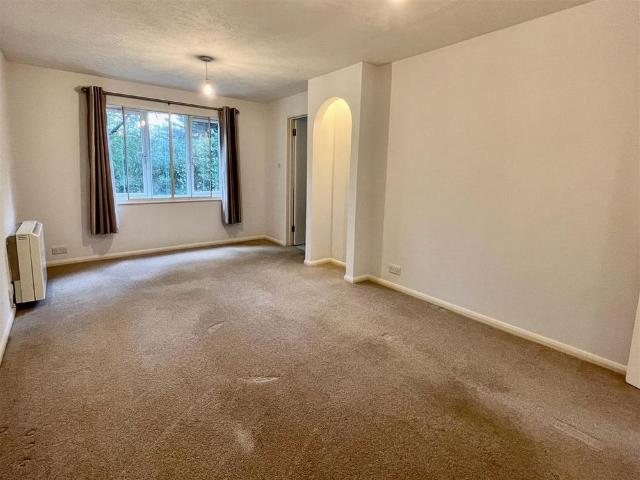 2 bedroom ground floor flat to rent