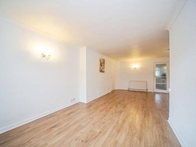 2 bedroom ground floor flat to rent