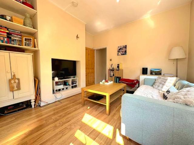 2 bedroom ground floor flat to rent