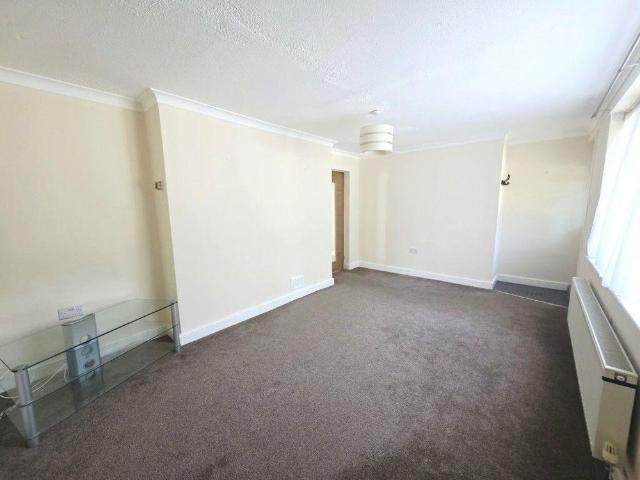 2 bedroom ground floor flat to rent