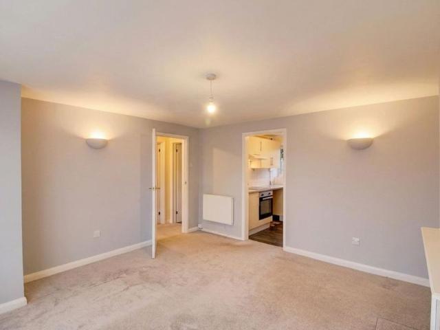 2 bedroom ground floor flat to rent
