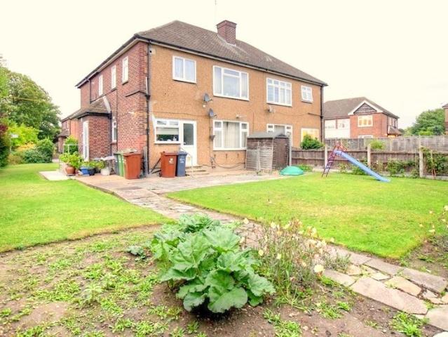 2 Bedroom Ground Floor Flat To Rent in Milbrook Gardens, Romford, RM6
