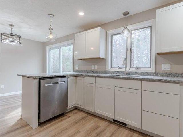 2 bedroom, Dover NH 03820 102444883