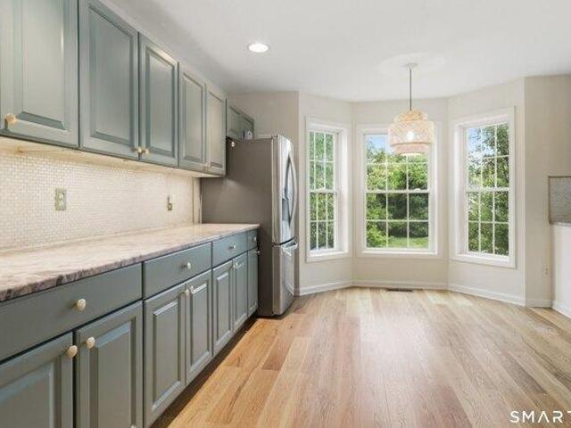 2 bedroom, Danbury CT 06810 104406403