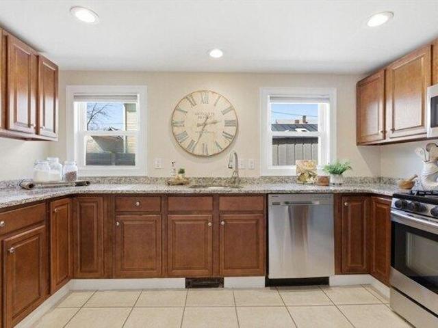 2 bedroom, Danvers MA 01923 102708004