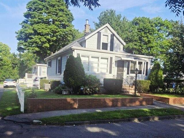 2 bedroom, Danvers MA 01923 105239220