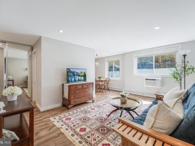 2 bedroom, DC DC 102520748