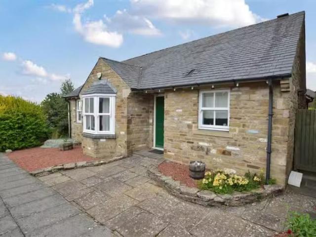 2 bedroom detached bungalow for rent in 8 Barrack View, Richmo.