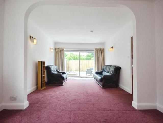 2 bedroom detached bungalow for rent in Crockhamwell Road, Woodley, RG5