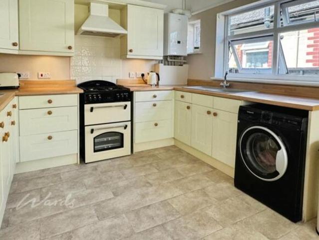 2 bedroom detached bungalow for rent in Ashburnham Road Ramsgate CT11