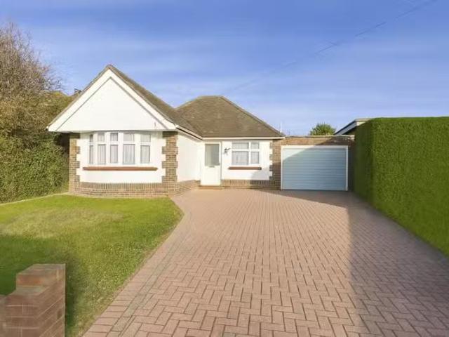 2 bedroom detached bungalow for rent in Boley Drive, Clacton O.
