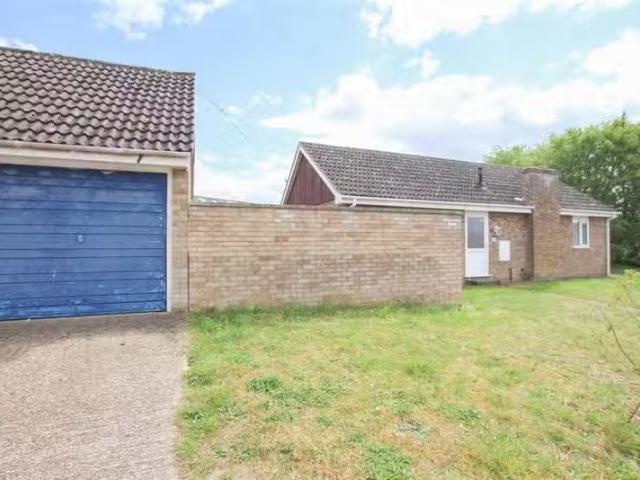 2 bedroom detached bungalow for rent in Brinkman Road, Linton.
