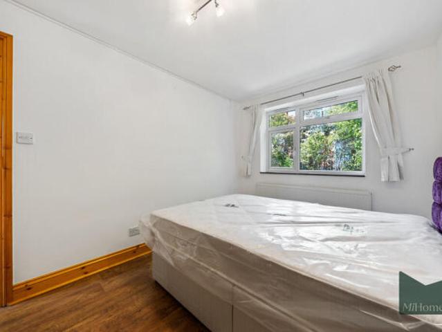 2 bedroom detached bungalow for rent in Durnsford Road, Bounds Green, N11