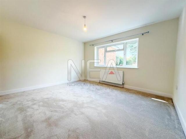 2 bedroom detached bungalow for rent in Hewett Avenue, Caversham, Reading, RG4