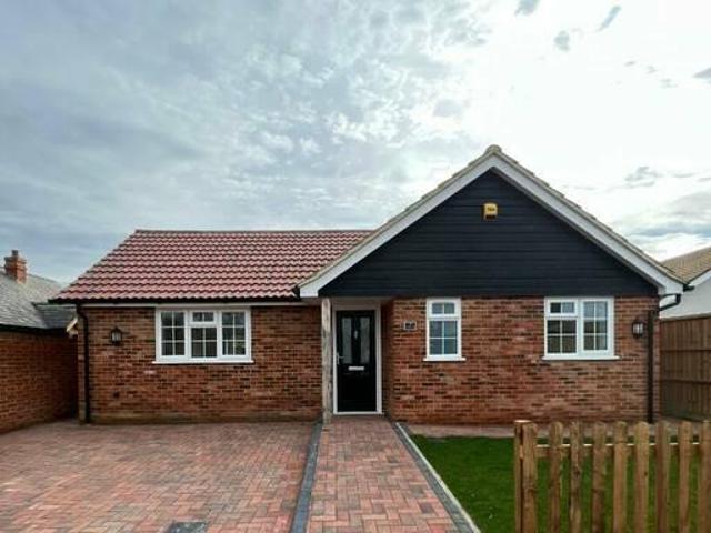 2 bedroom detached bungalow for rent in Lawlinge Road CM3