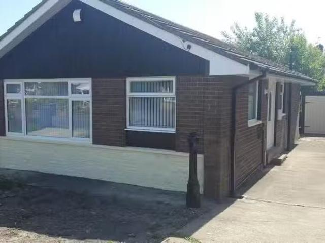 2 bedroom detached bungalow for rent in Montserrat Road, Bradf.