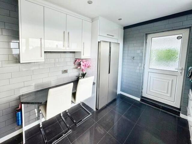 2 bedroom detached bungalow for rent in Newark Road, Oakwood, DE21