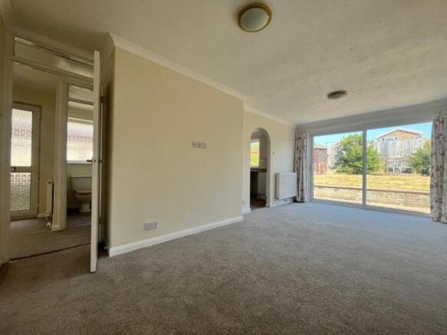 2 bedroom detached bungalow for rent in Sevenoaks Road, Eastbourne, East Sussex, BN23