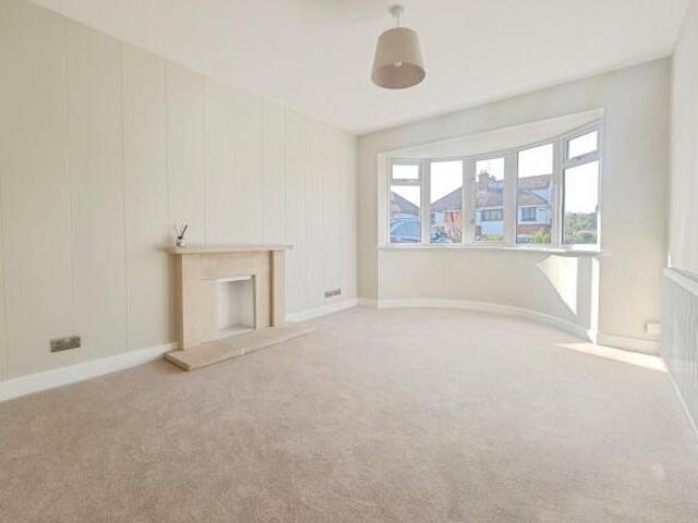 2 bedroom detached bungalow for rent in Sebright Avenue, WR5