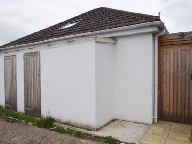 2 bedroom detached bungalow for rent in Poole, BH12