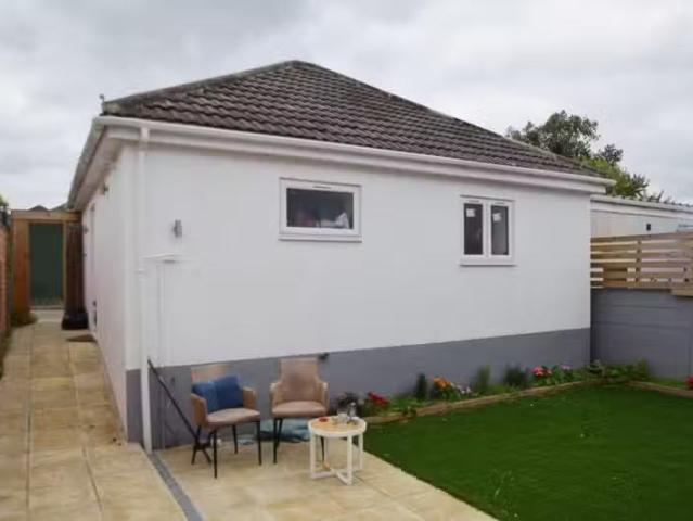 2 bedroom detached bungalow for rent in Poole, BH12