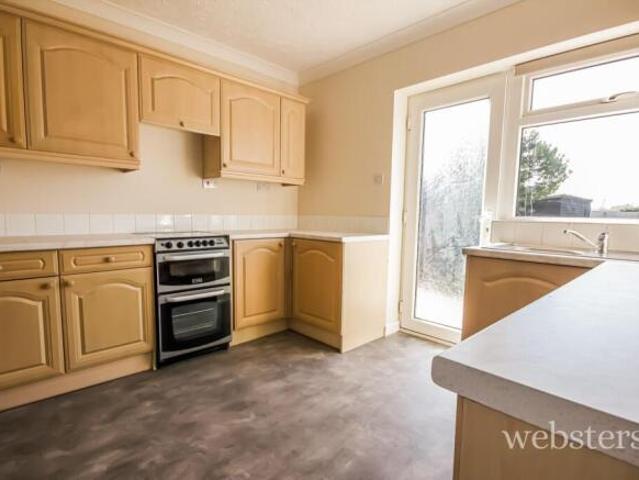 2 bedroom detached bungalow for rent in Reepham Road, Norwich, NR6