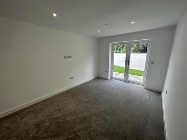 2 bedroom detached bungalow for rent in Ringwood Road, Poole, BH14