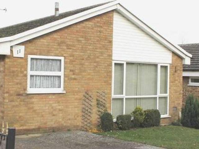 2 bedroom detached bungalow for rent in Worcester Close Istead Rise DA13