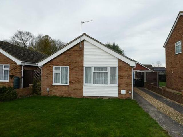 2 bedroom detached bungalow for rent in Wansbeck Road, Brickhill, MK41