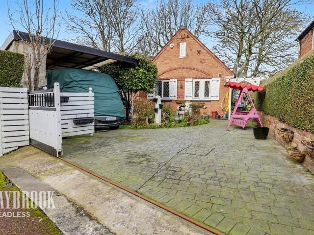 2 bedroom detached bungalow for sale