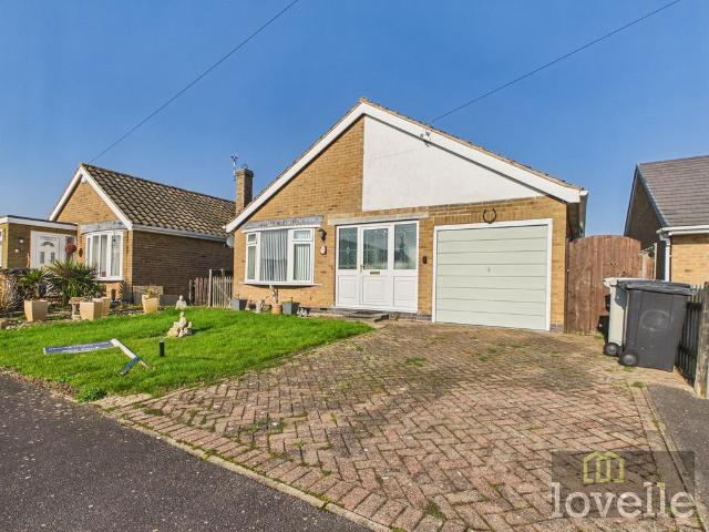 2 bedroom detached bungalow for sale
