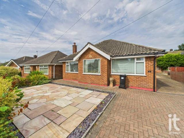 2 bedroom detached bungalow for sale